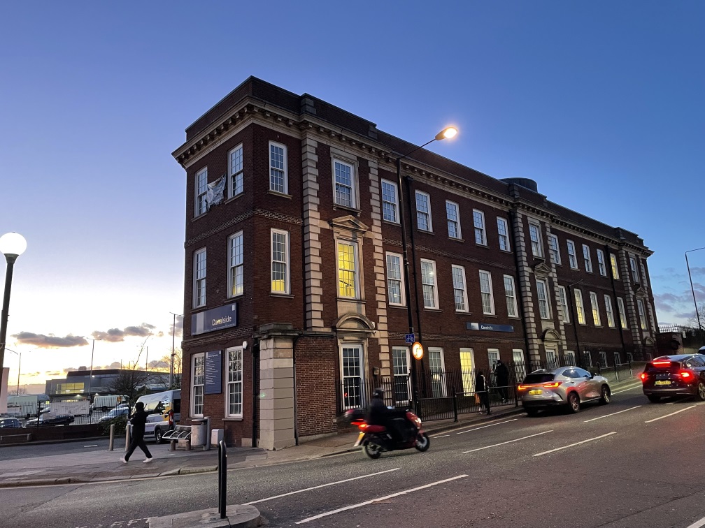 Canalside – Urban Dandy